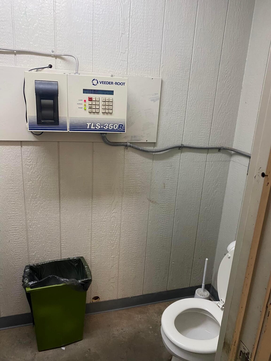 What's Wrong With This Restroom? - UST Training